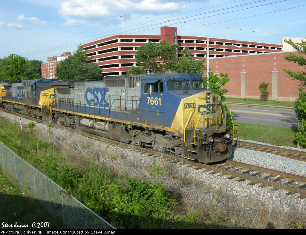 CSX 7661,97 Q573 heads into the siding at Morgantown